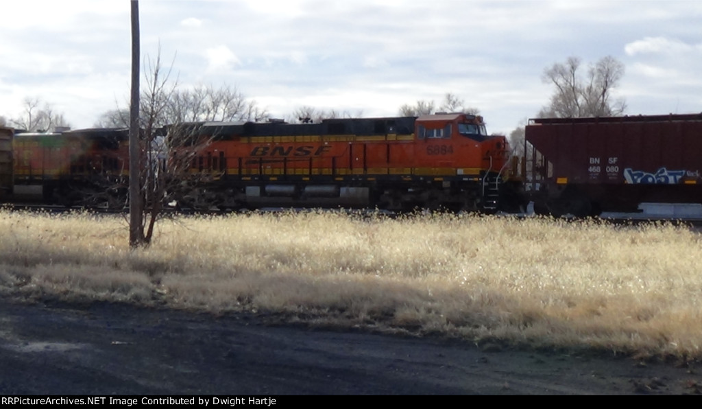 BNSF 6884